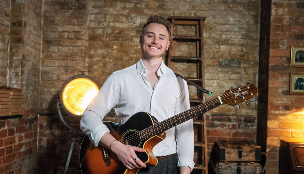 Ollie | Singer/Guitarist Hire, London